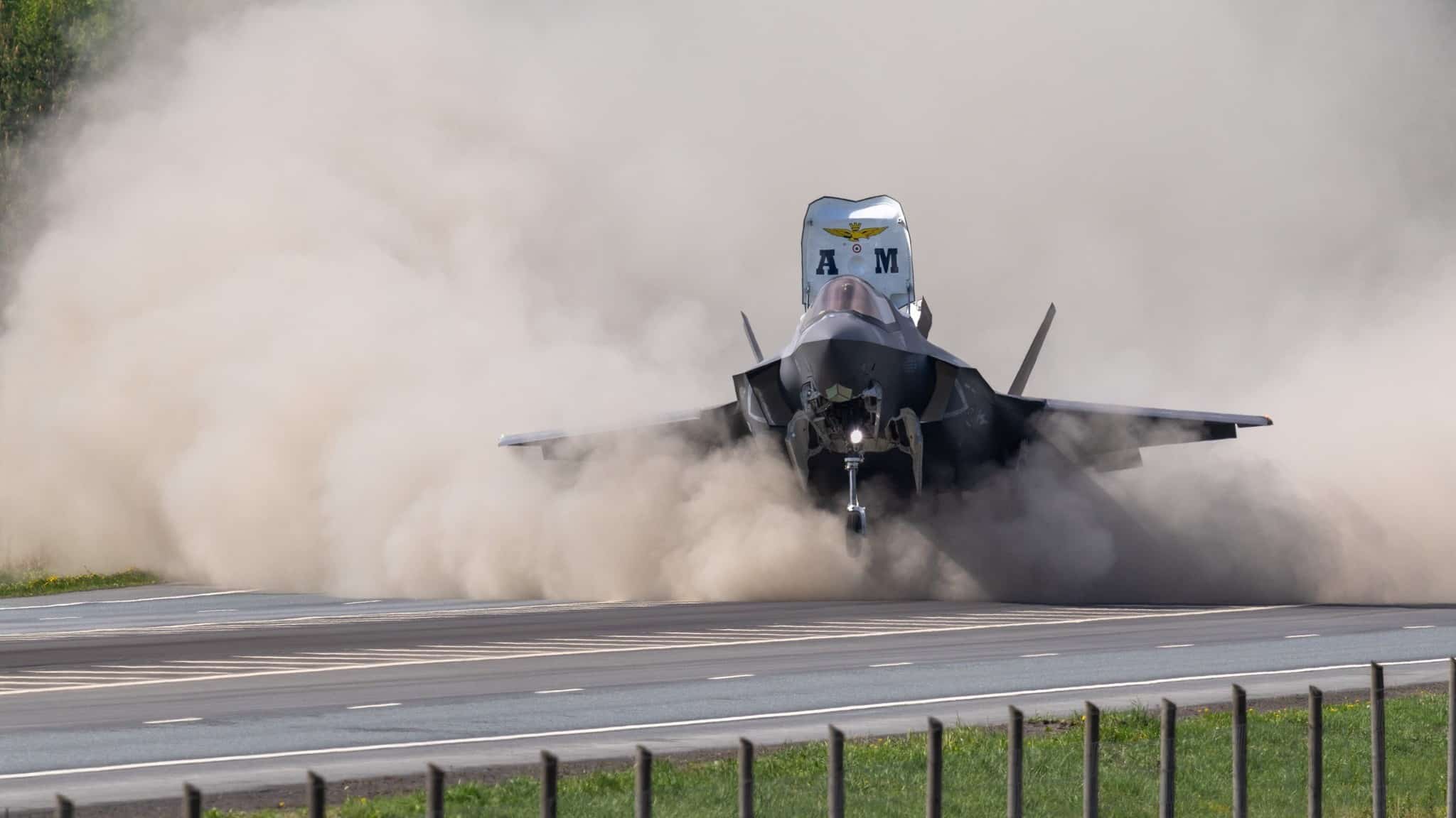 Italian F-35Bs conduct highway operations in Finland