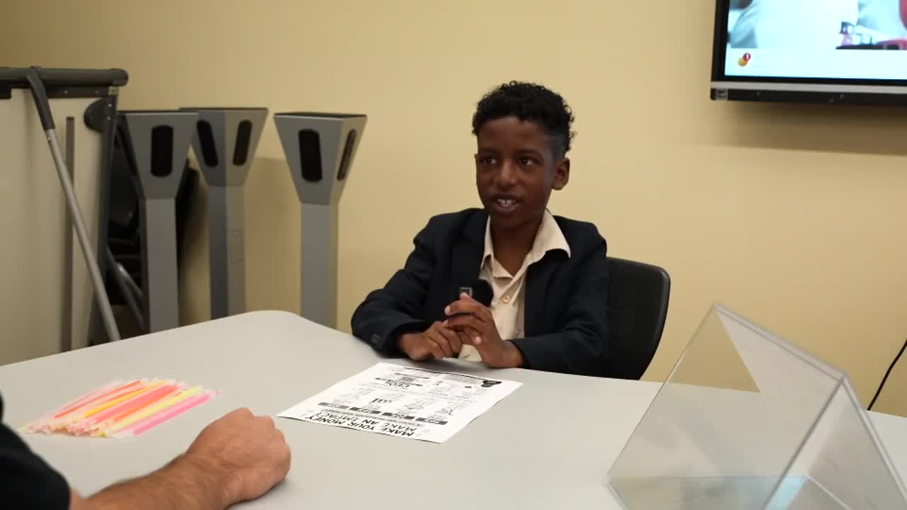 CEO squeeze! Colorado elementary student teaching classmates about money