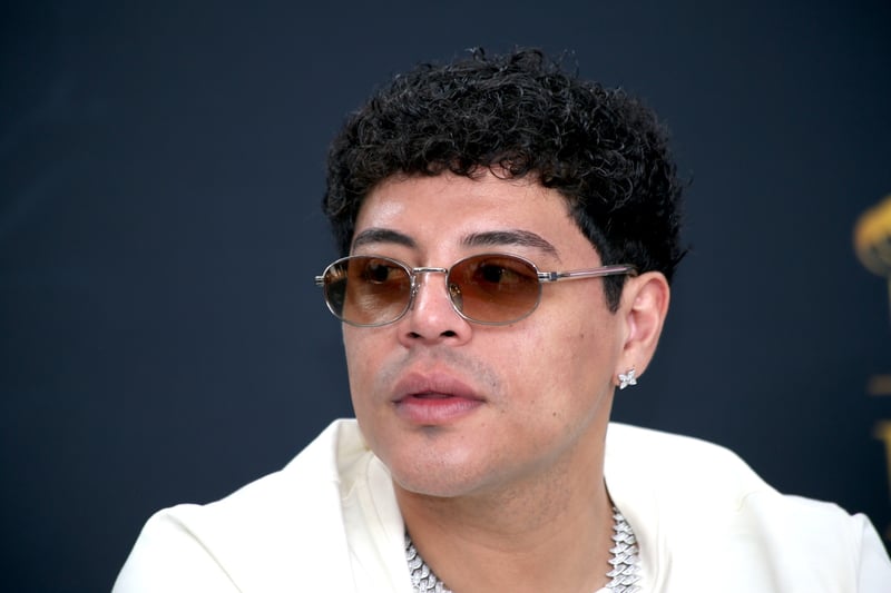 Hijo de Eduin Caz ofrece boletos de Grupo Firme por la estampa más ...