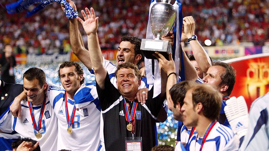 Park the bus in soccer: Meaning, origin & why teams use this defensive ...