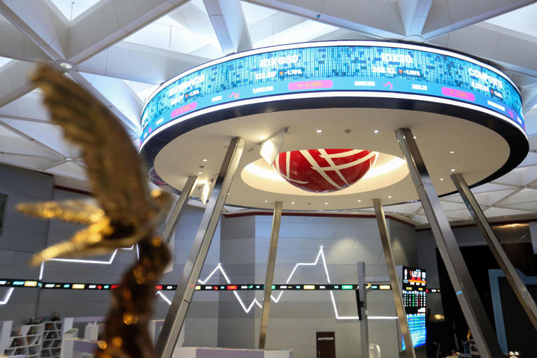 IHSG parkir di level 6.220, saham BREN, CUAN hingga PANI anjlok paling ...