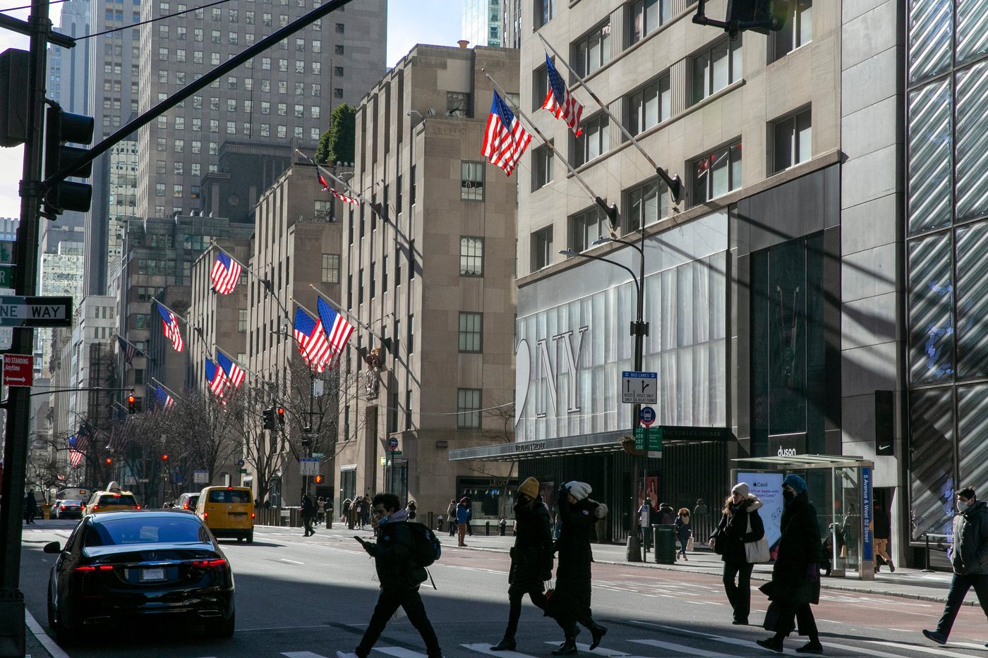 Woman dies after falling into an uncovered maintenance hole in New York ...