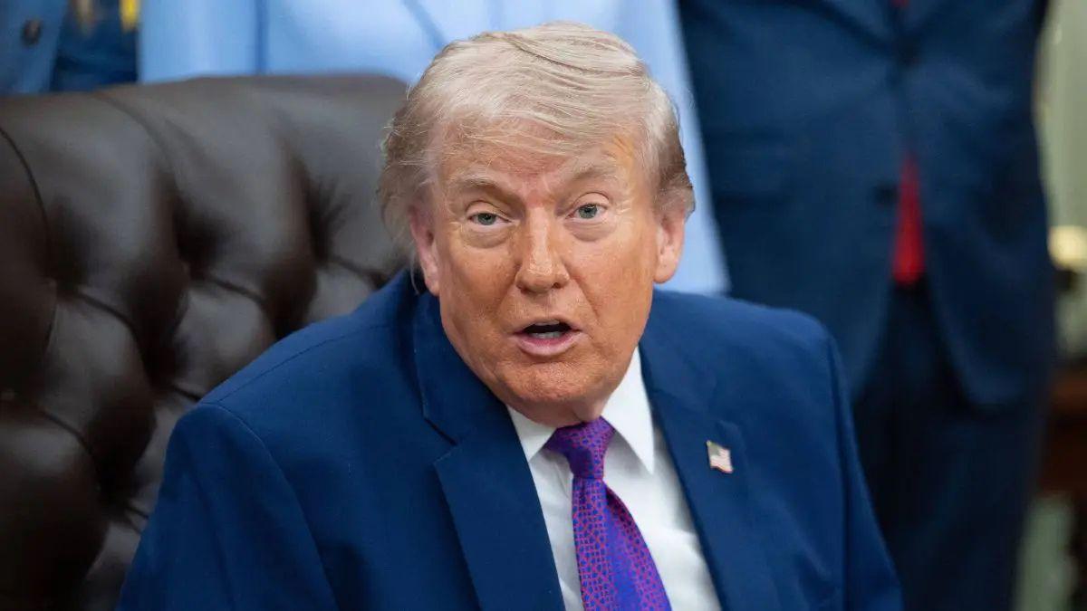 Donald Trump holds poster to hide his body during press briefing amid ...