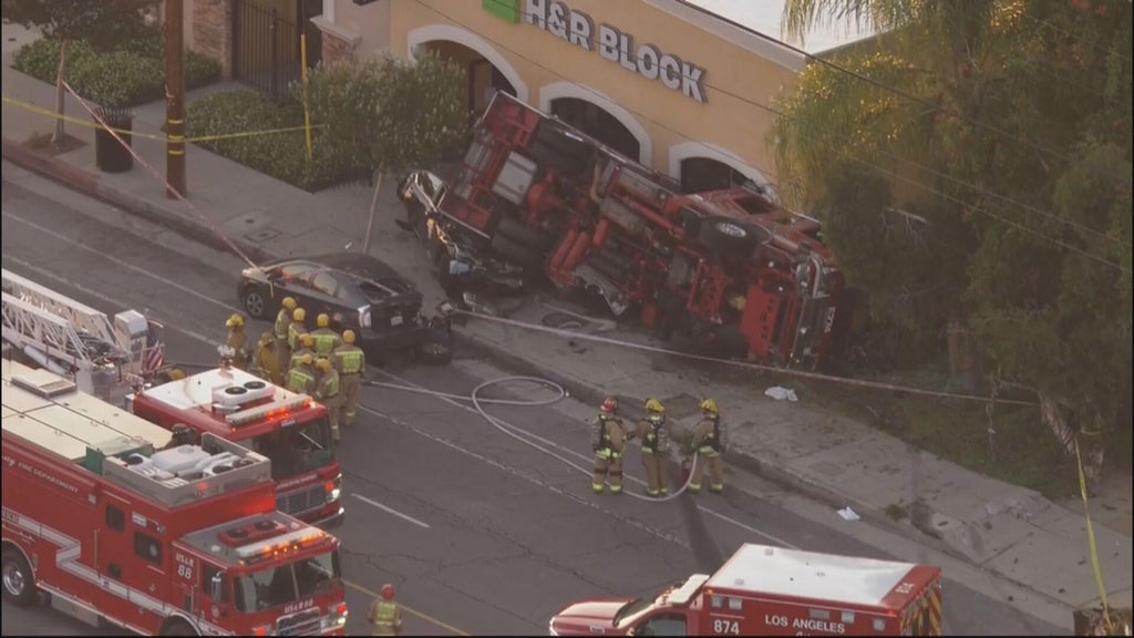 LAFD fire engine overturns in San Fernando Valley crash, injuring 2 ...