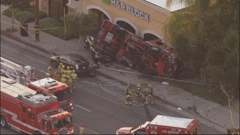 LAFD fire engine overturns in San Fernando Valley crash, injuring 2 ...