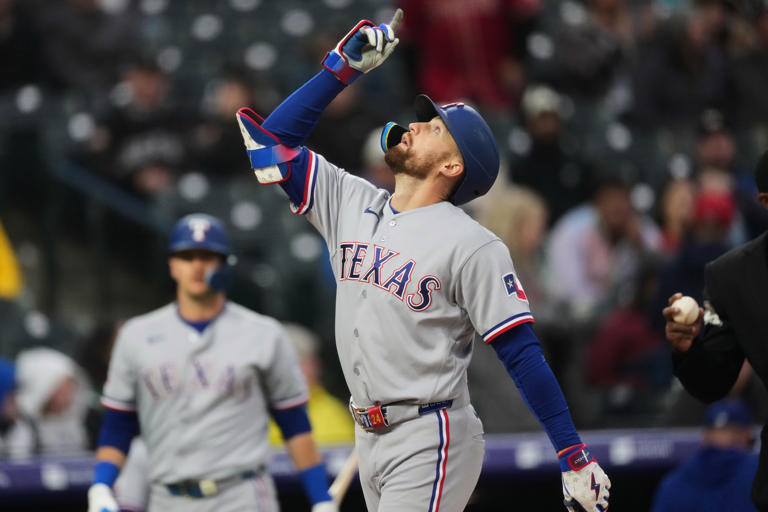 Rocker's strong outing, Nimmo's homer lift Rangers over Rockies, 10-0