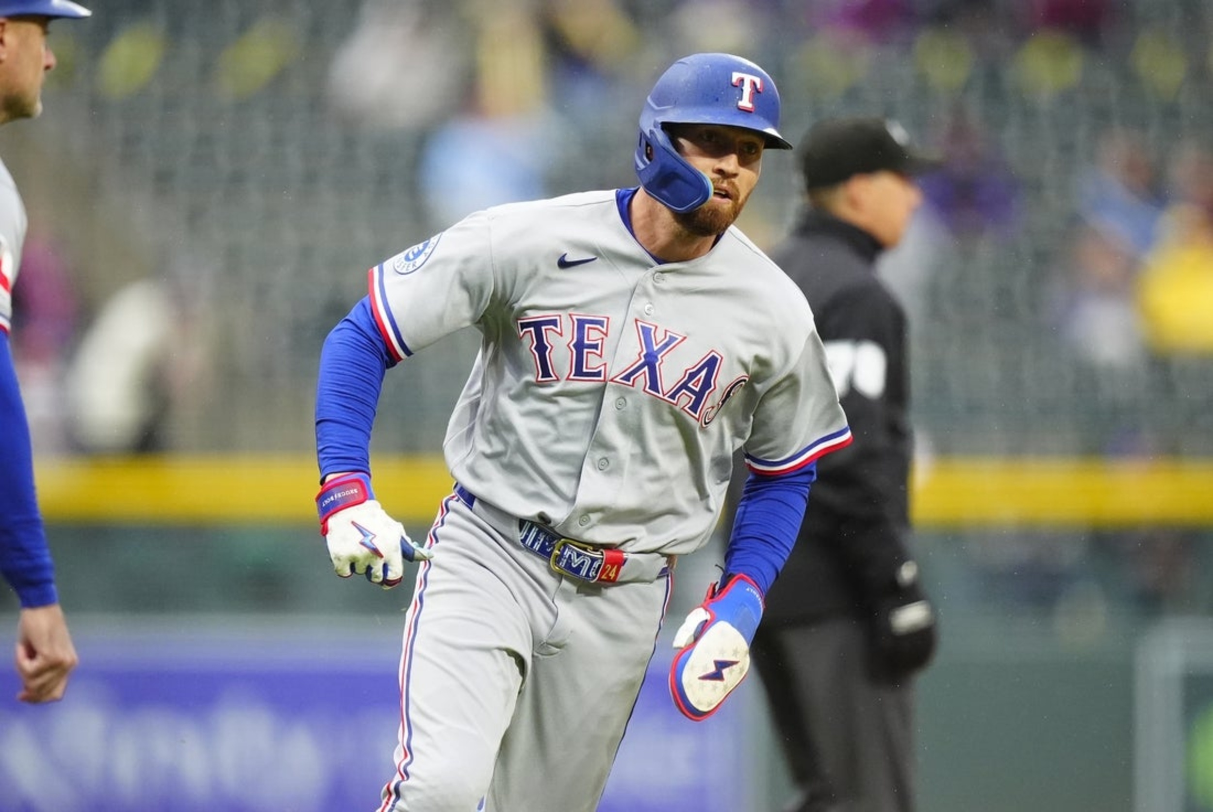 Rangers amass 16 hits in 10-0 beat-down of Rockies