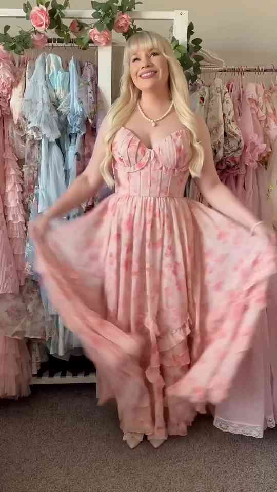 Pink bridesmaid dresses for a dreamy wedding look