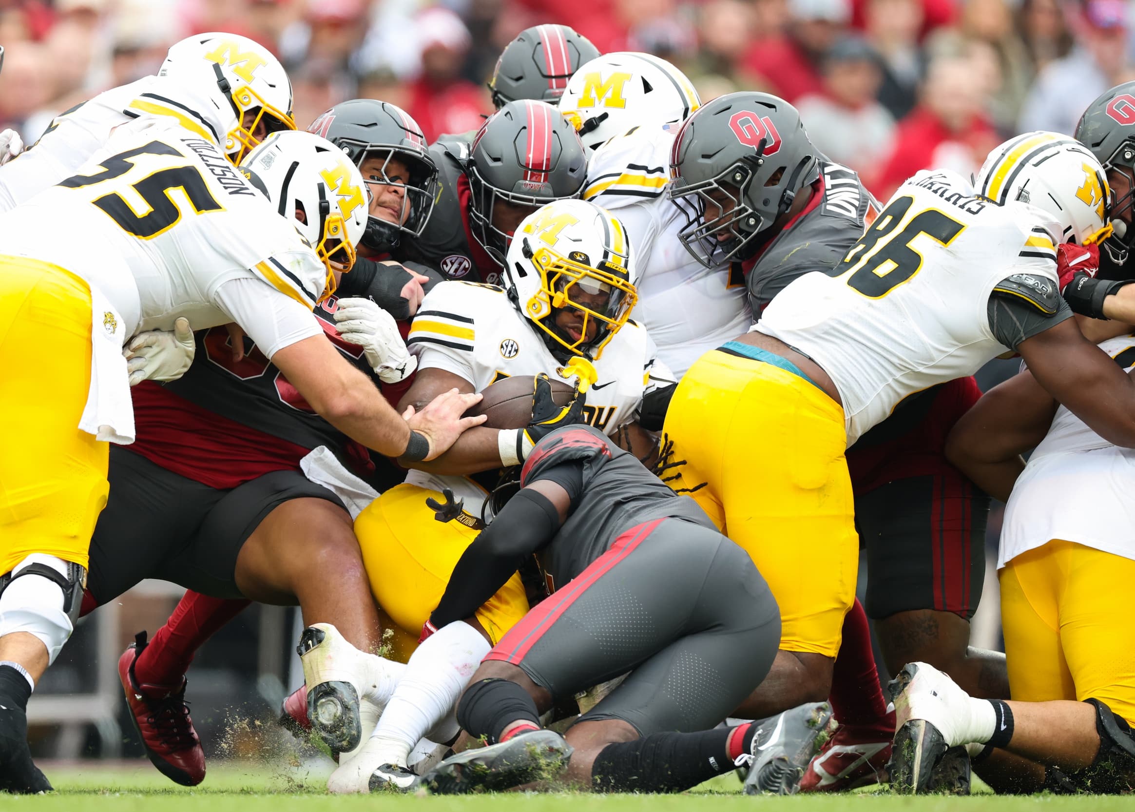 Ex-teammates arrested for shooting Mizzou RB Ahmad Hardy