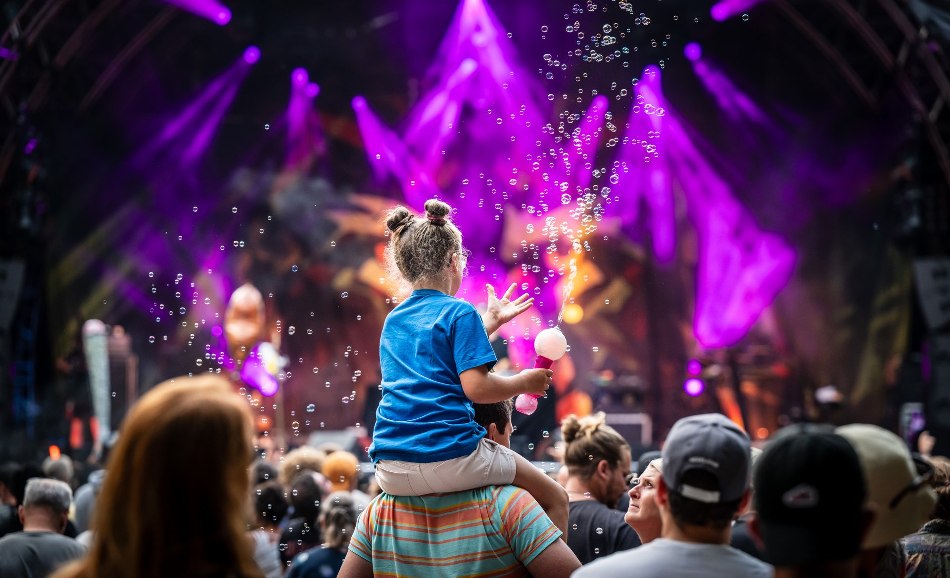 Camping, concerts & kids: 6 Open-Airs 2026, wo Familien willkommen sind ...