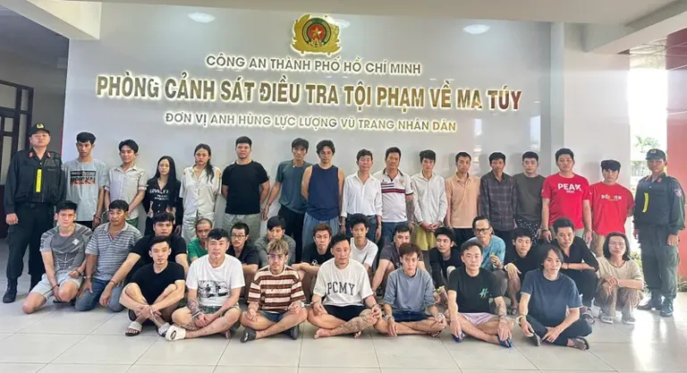 Ca sĩ Long Nhật và Sơn Ngọc Minh bị bắt vì liên quan ma túy