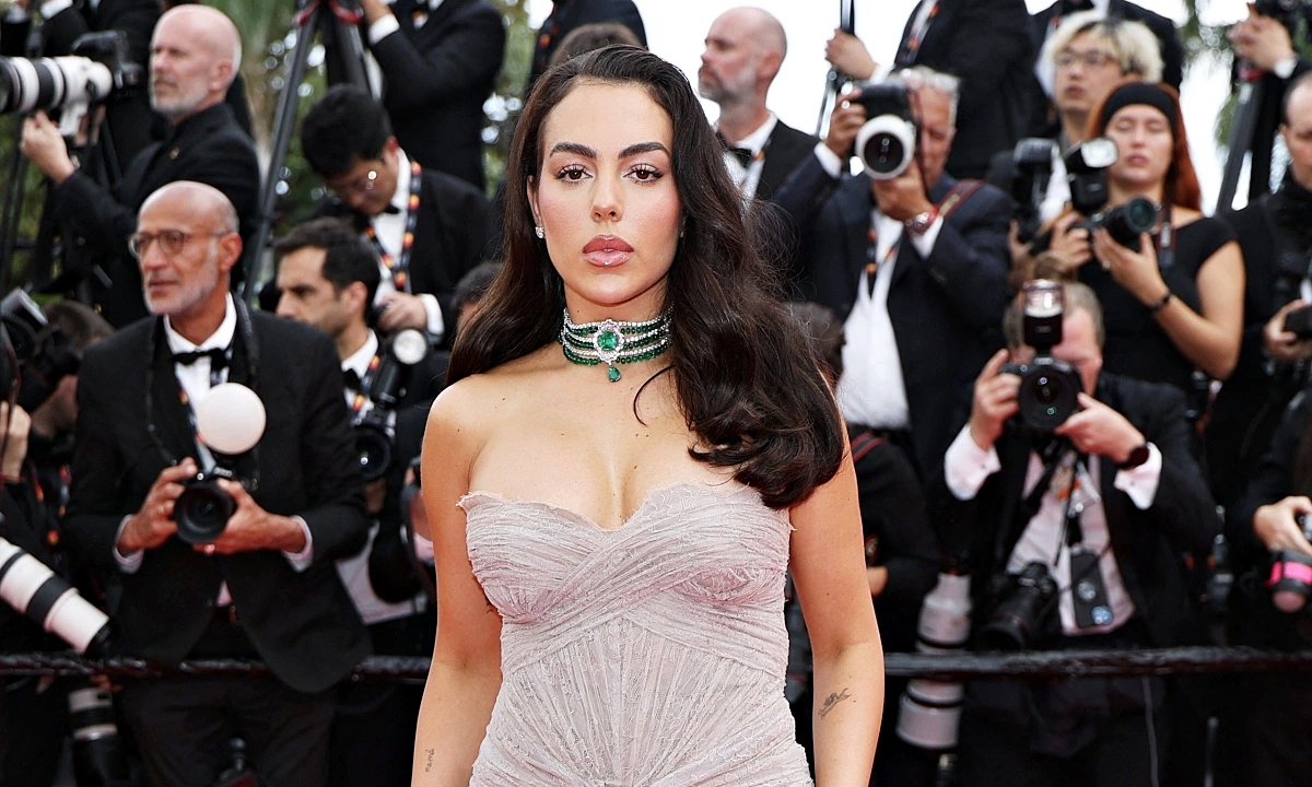 Ronaldo's fiancée Georgina Rodríguez stuns Cannes with million-dollar ...
