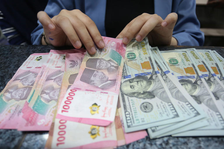 Apa itu inverted yield curve dan mengapa dikaitkan dengan risiko resesi RI?