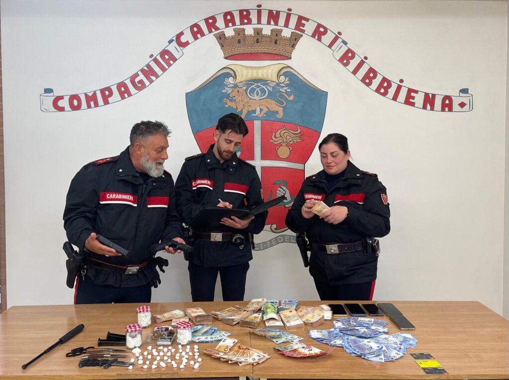 Annotano su un foglio chi deve pagare la droga: arrestati marito ...