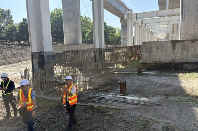 DOTr: Delay in North-South Commuter Railway Angeles station due to ...