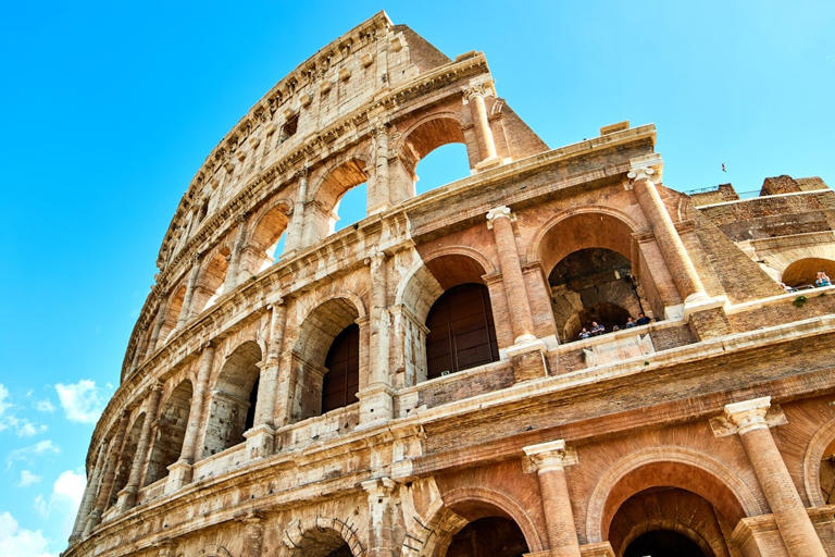 PM Modi’s Colosseum selfie with Giorgia Meloni puts spotlight on Rome’s ...