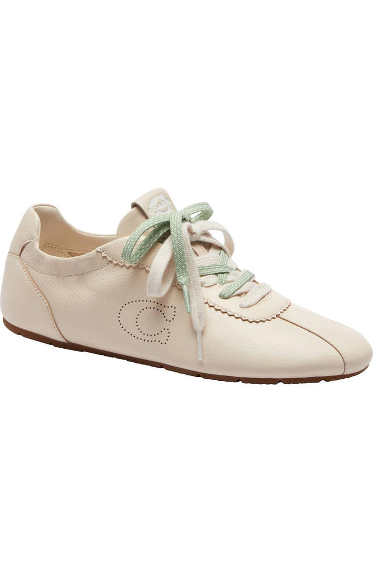 Cool girls in LA are wearing these 5 summer shoe trends to look chic