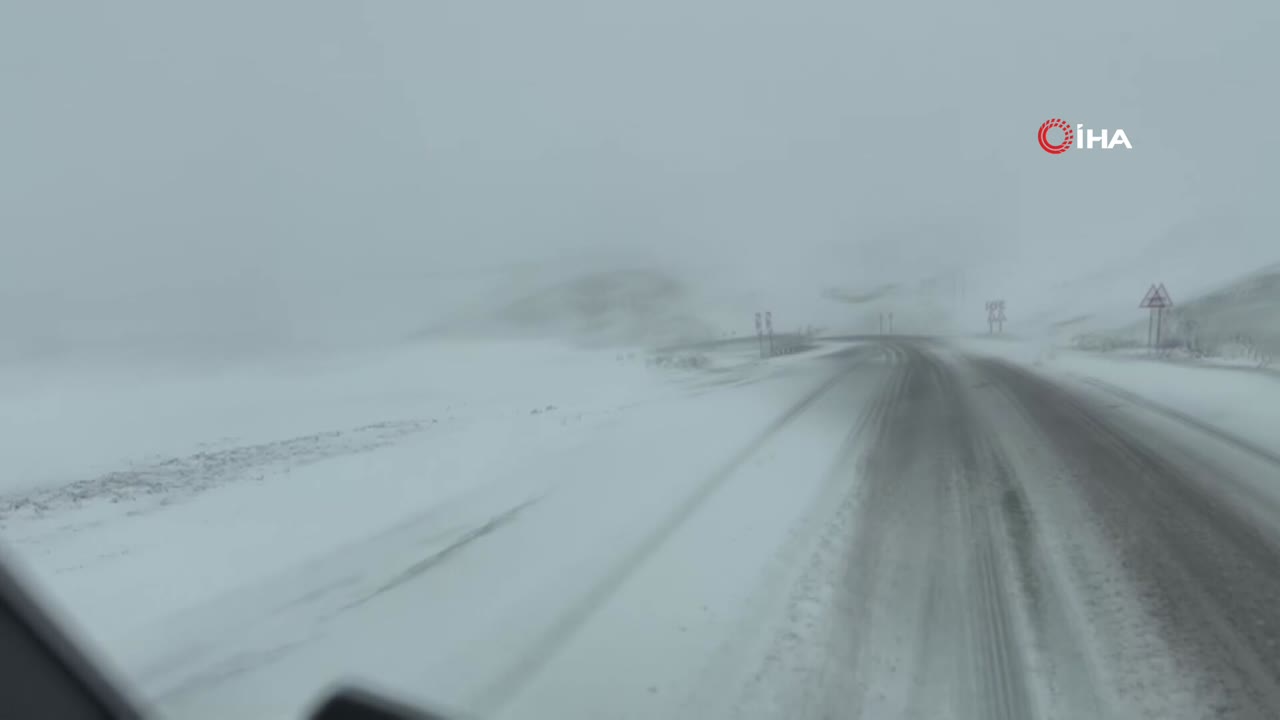 Haziran ayına günler kala tipi bastırdı, araçlar yolda kaldı