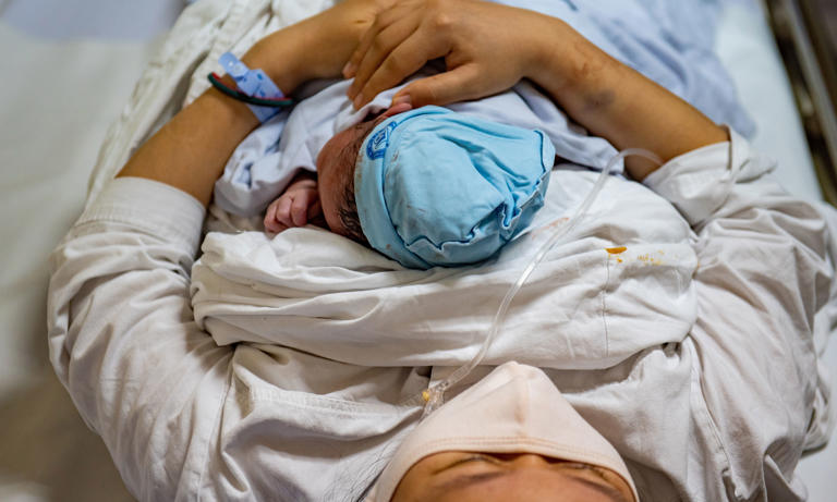 Vietnam offers $76 for women having two children before 35