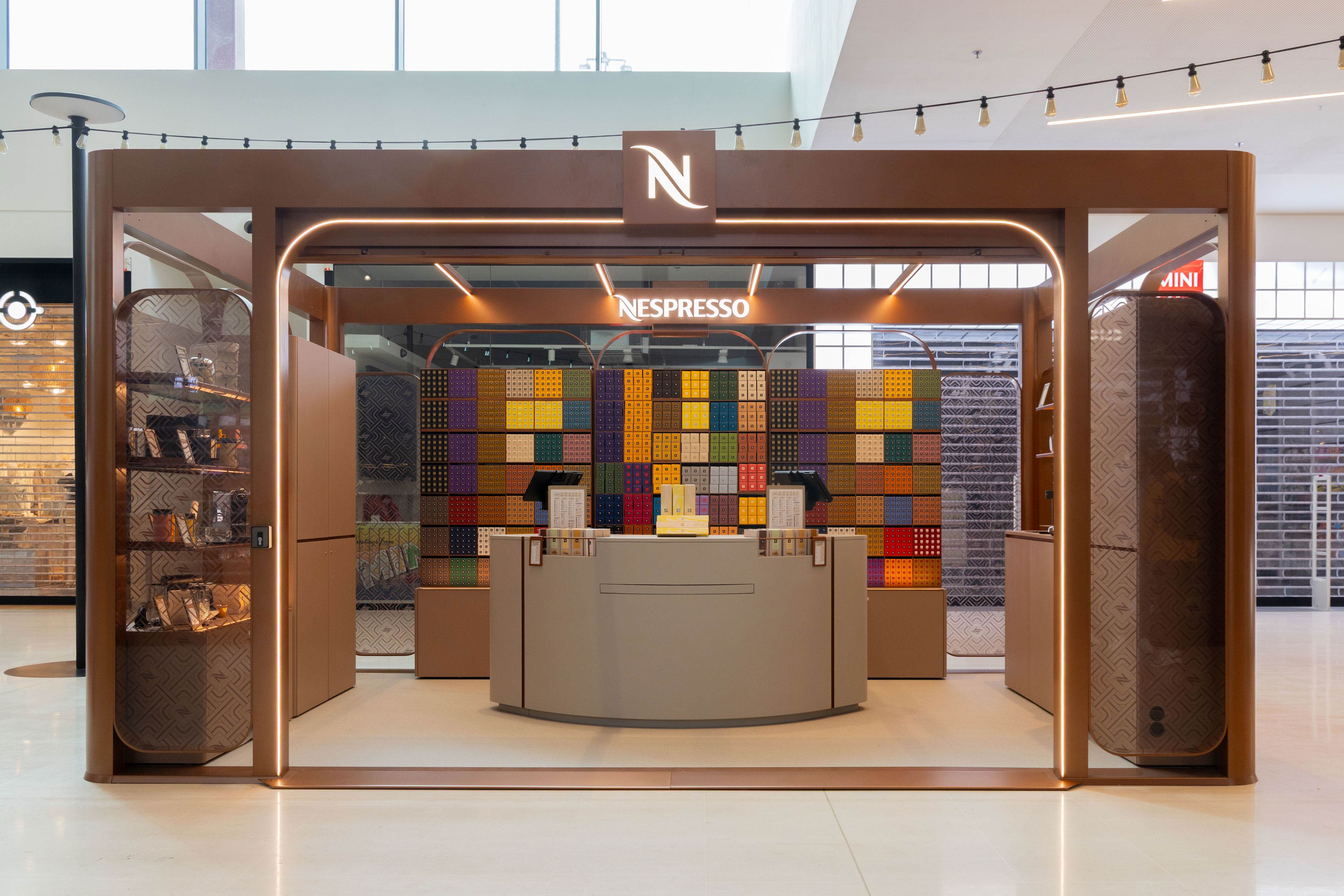 Nespresso ouvre un corner innovant de 17 m2 à Cergy en plein coeur du ...
