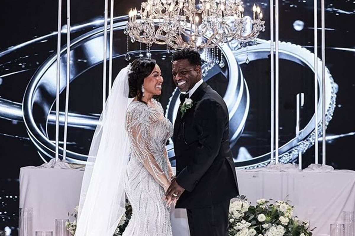 Watch | 'Mary Mary' singer Erica Campbell renews vows with husband ...