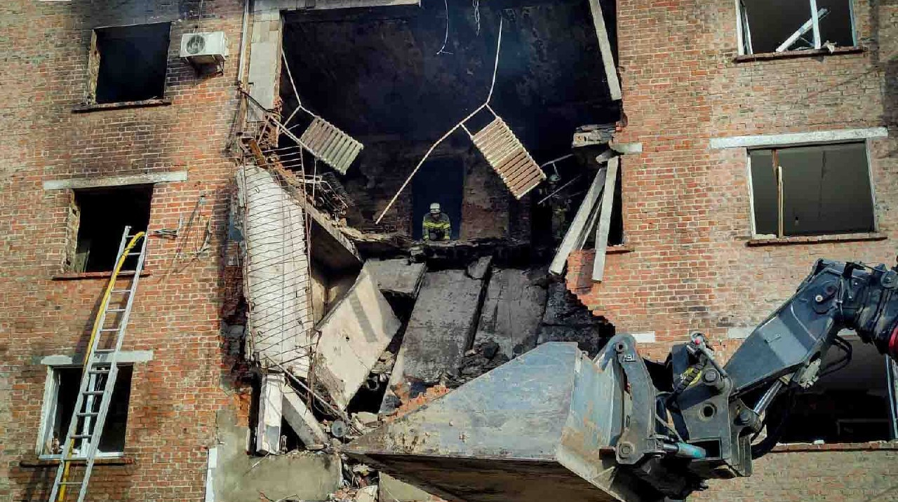 Russian strike on Konotop injures eight, damages residential buildings ...