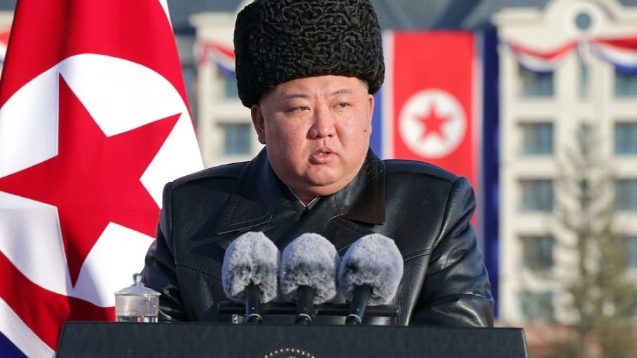 Er schlief während Kim Jong-uns Rede ein - dann wurde er vor Kindern ...