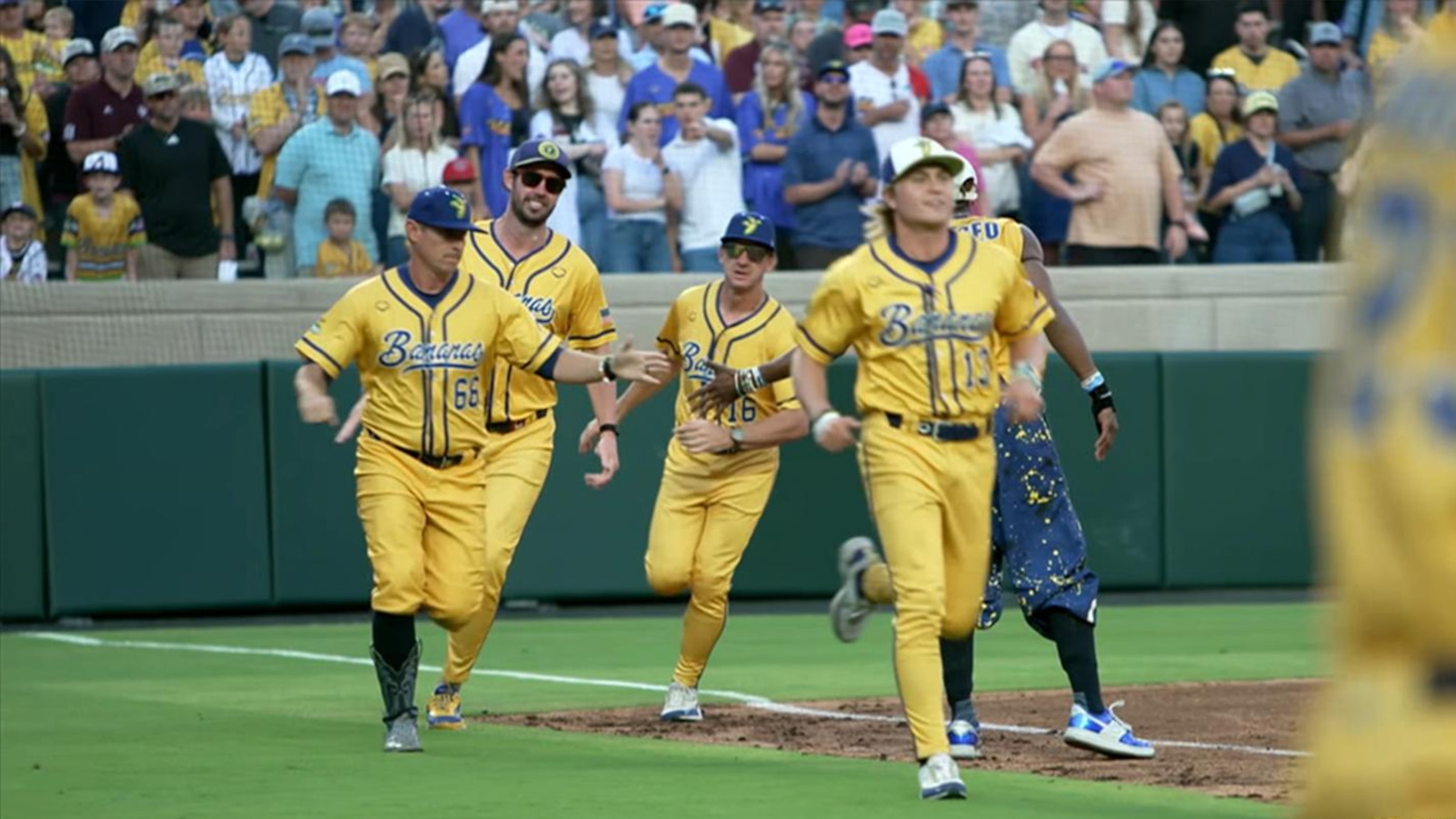 Savannah Bananas pack Kyle Field with record-breaking 'Banana Ball' show