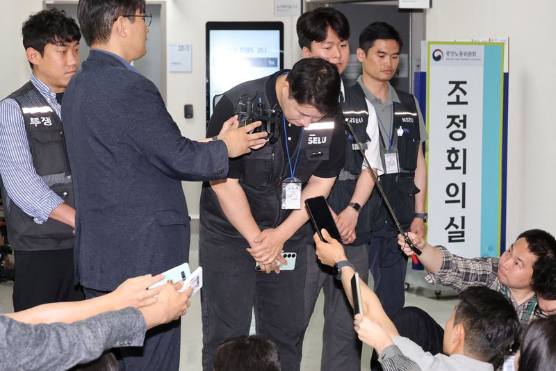 Samsung Elec set to face major strike on Thursday after union talks ...