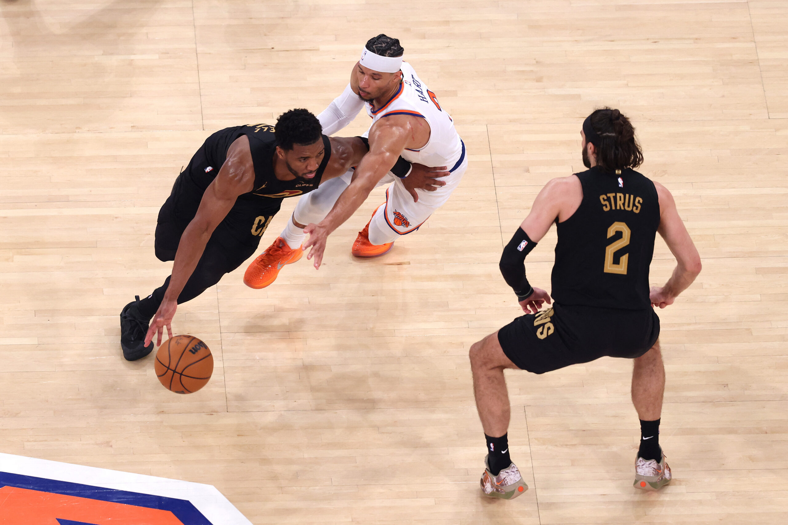 NBA playoffs scores today: Knicks vs Cavaliers – East finals game 1