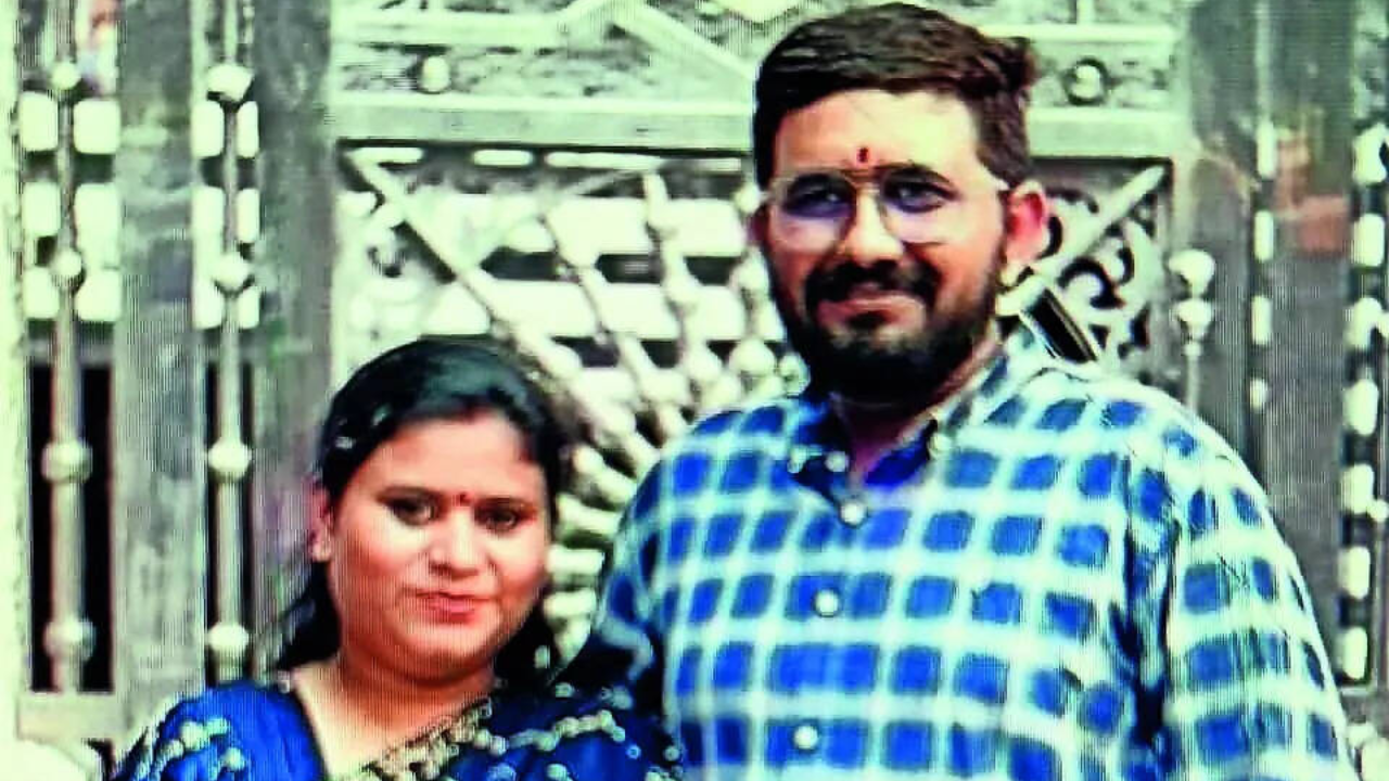 Posed as suspended R&AW agent: Man sets himself on fire outside wife’s ...