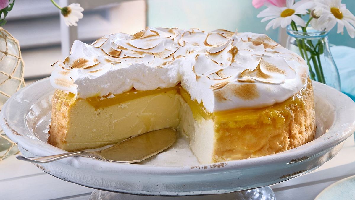 Lemon-Curd-Käse­kuchen mit Baiser-Haube