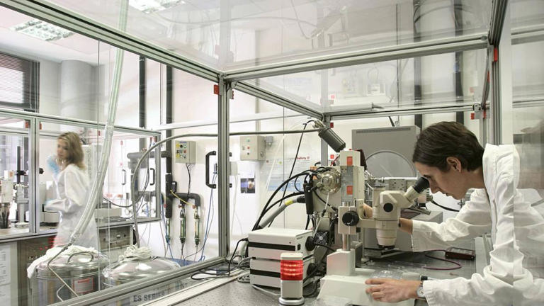Sabadell Seguros renueva el apoyo al laboratorio Cien para proseguir ...
