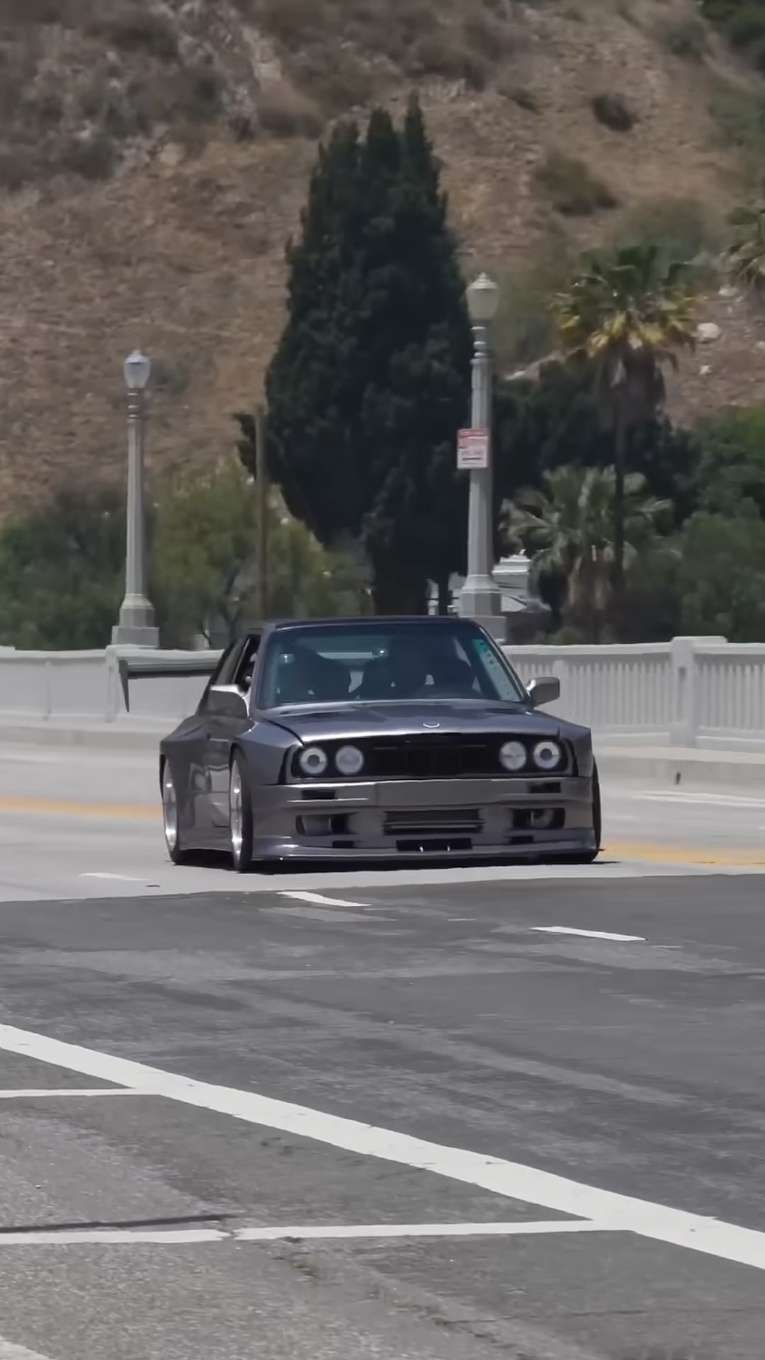1200HP BMW E30 shows aggressive street performance
