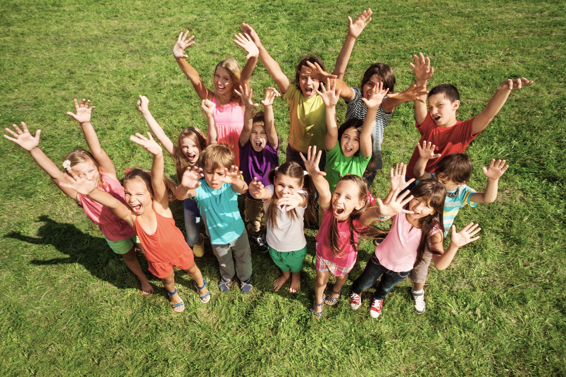 Como escolher o campo de férias certo para o teu filho — sem stress e ...