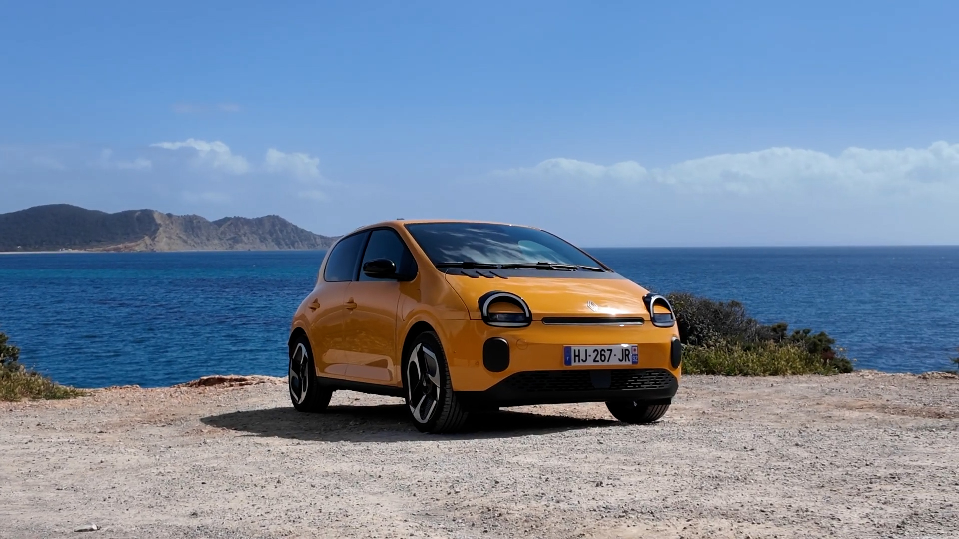 Checking out the cute and quirky new Renault Twingo