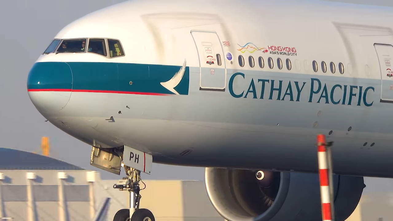 Watch jets fly just feet above the ground in extreme close up