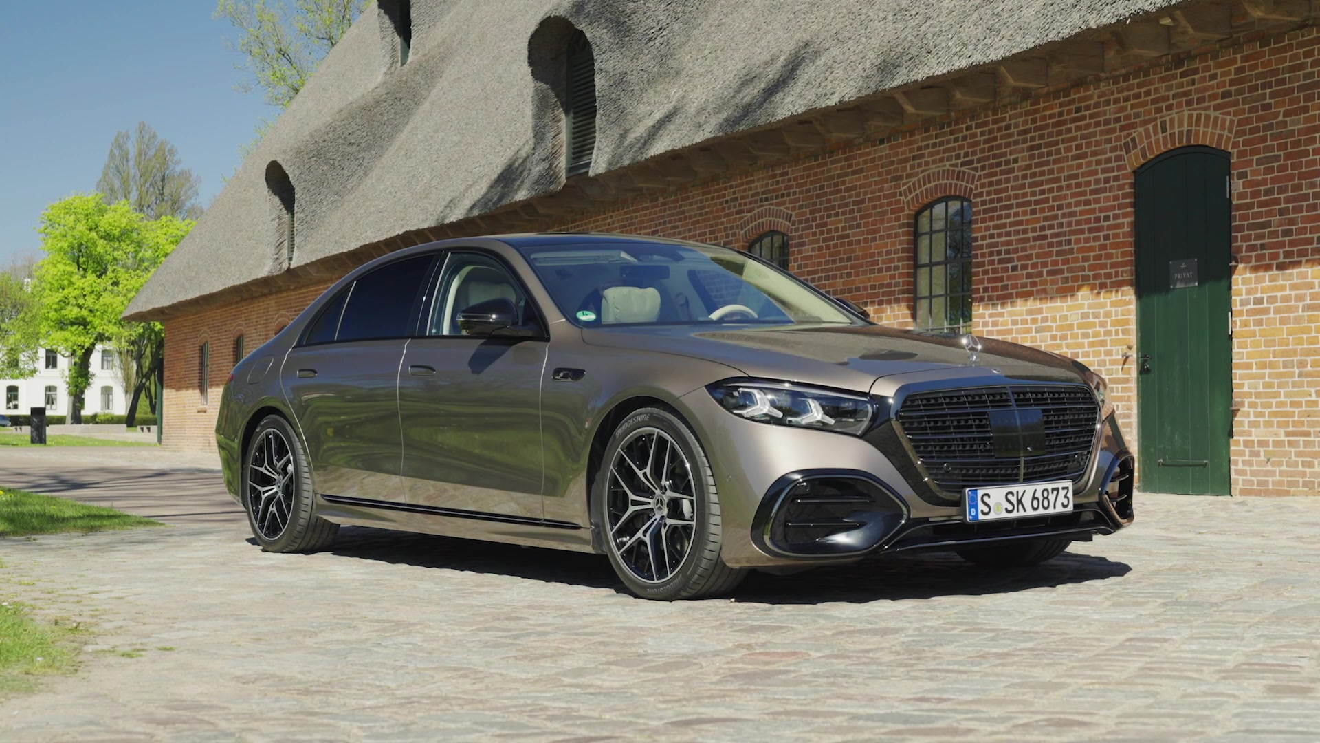 Mercedes-Benz S 500 4MATIC design preview in Velvet Brown