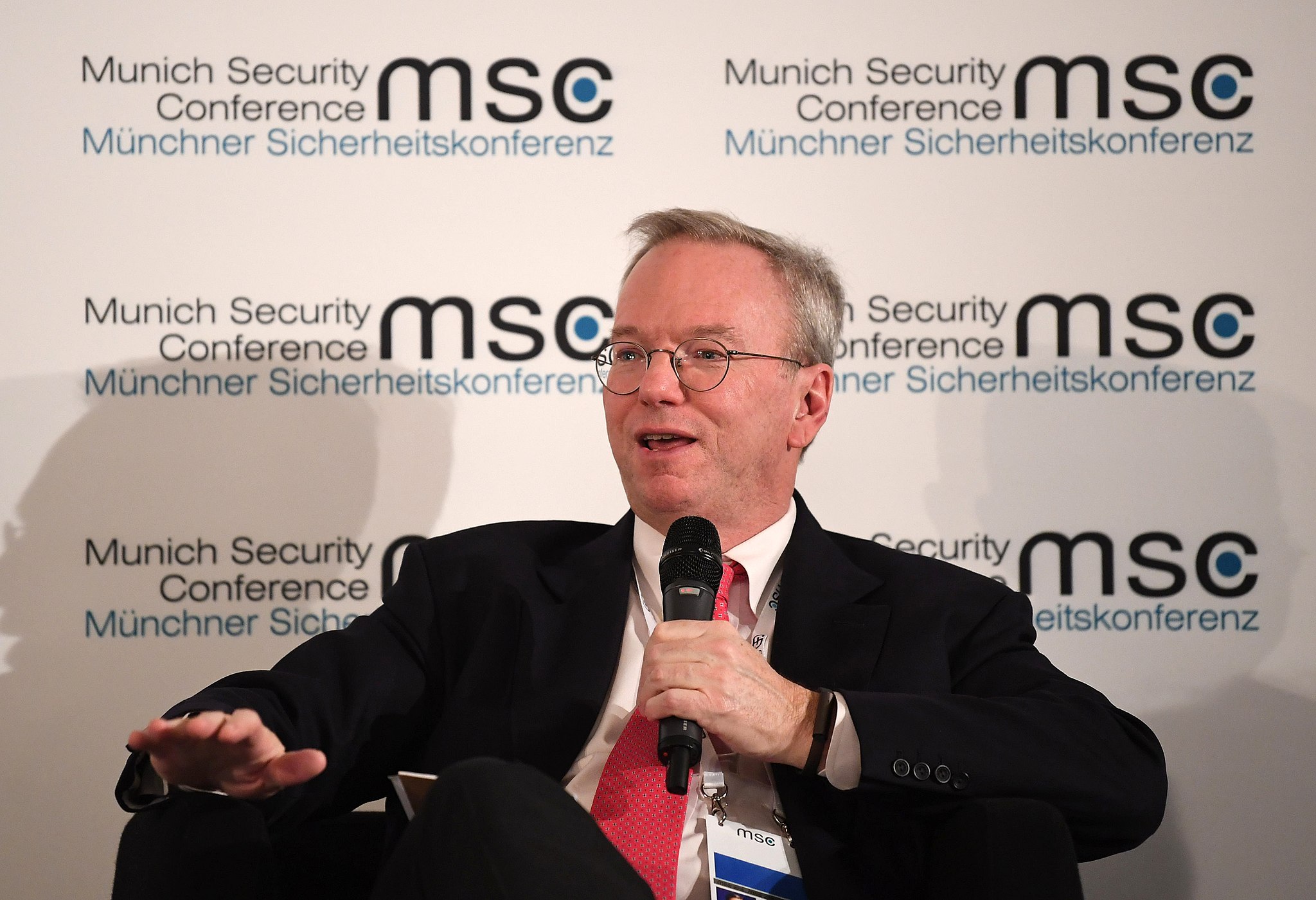 Ex-Google CEO relentlessly booed by students over AI comments at ...