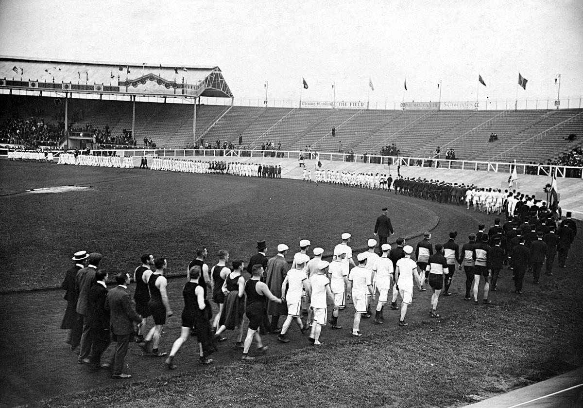 15 hard-to-believe historical events that really did happen