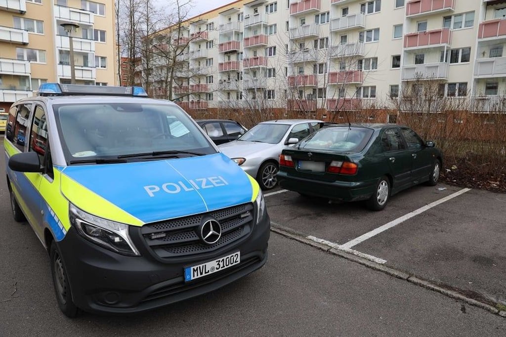 Tragödie in Rostock: Jugendlicher (17) tot in Wohnung entdeckt