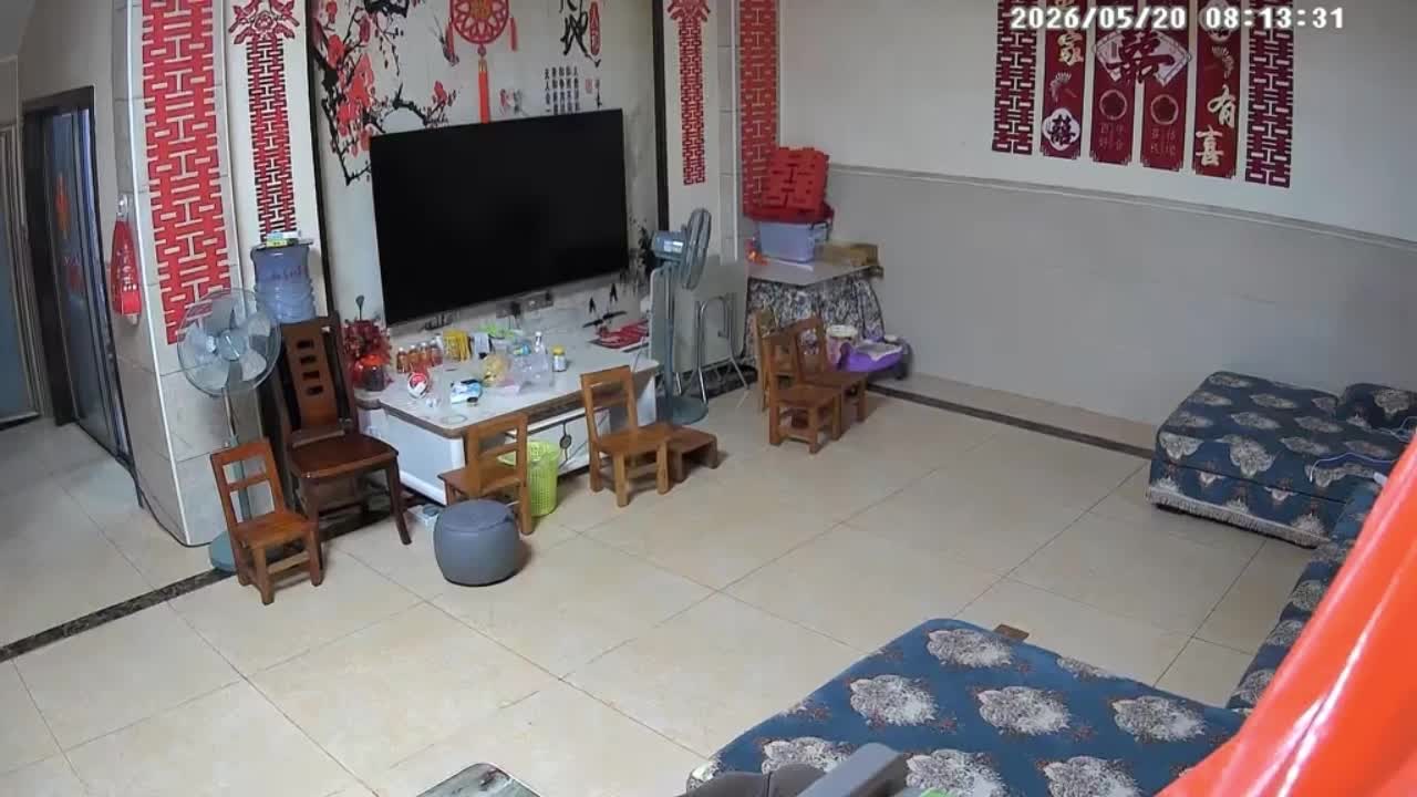 Living room shakes during earthquake tremors in Liuzhou, China