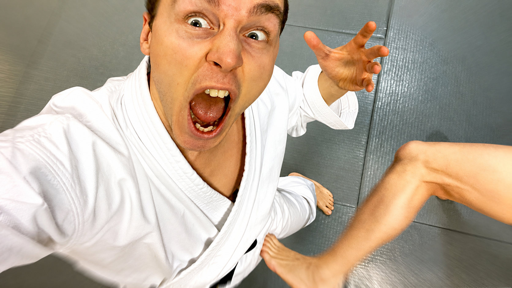 How to perform and defend three types of low kicks in martial arts