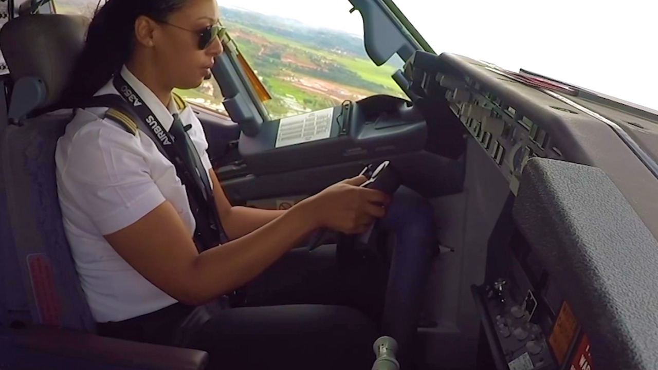 Boeing 737MAX takes off from Madagascar in a Just Planes feature
