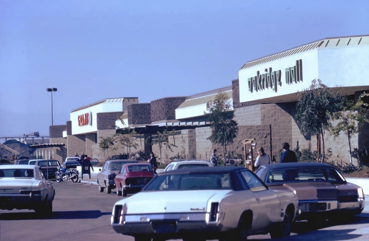 20 photos inside the strange world of 1970s shopping malls