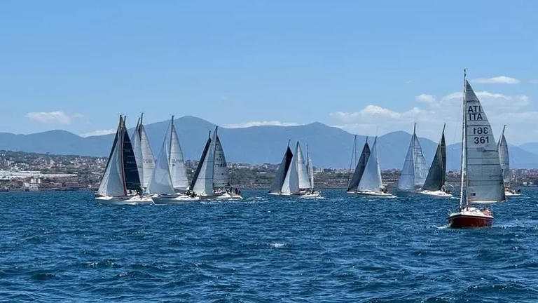 Spettacolo nel mare di Torre del Greco con il campionato di vela: la ...