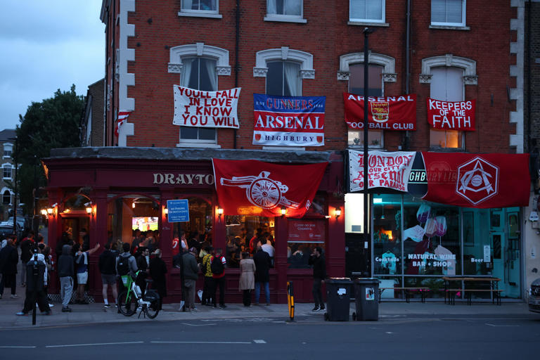 Arsenal, che festa: la bandiera impolverata in soffitta torna sotto il ...