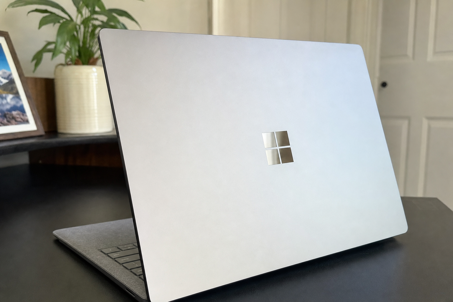Microsoft slår tilbake mot MacBook: Surface Laptop 8 og Pro 12 lansert ...