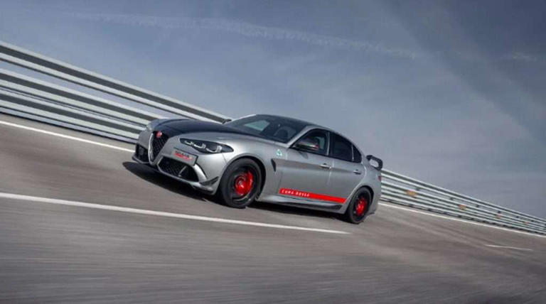 Alfa Romeo Giulia Quadrifoglio Luna Rossa: 140 kg di deportanza e test ...