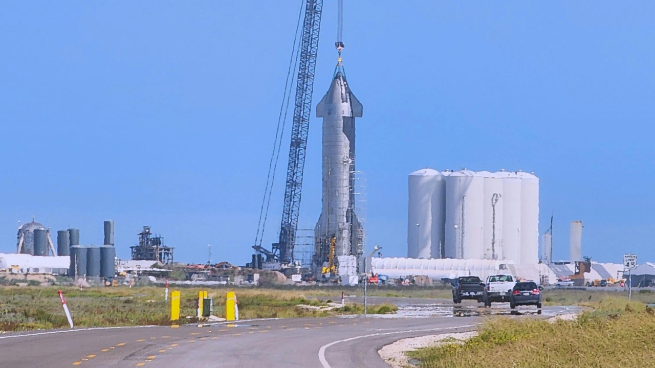 SpaceX just bumped the first Starship V3 launch to Thursday — a 408 ...